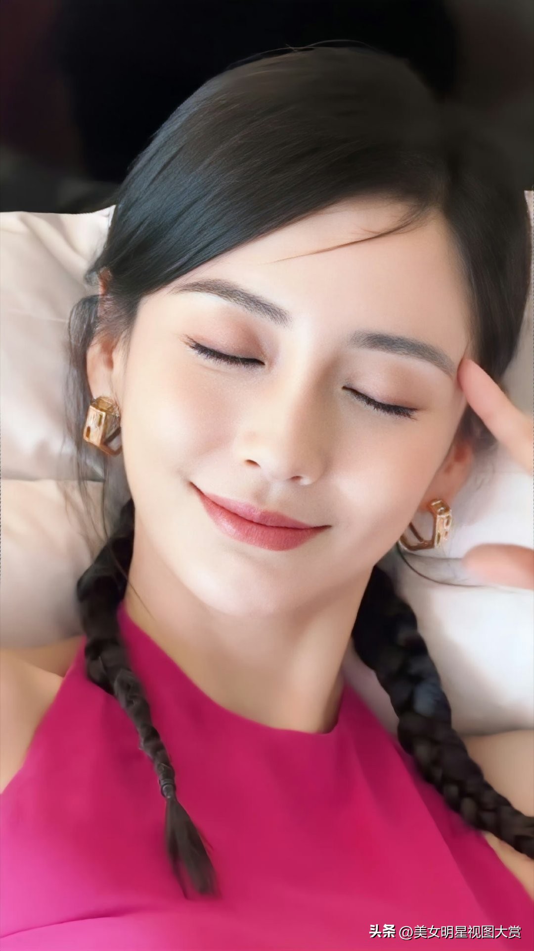 Angelababy-Prosperous Face-Smiling face vs cold face photo sharing - iNEWS