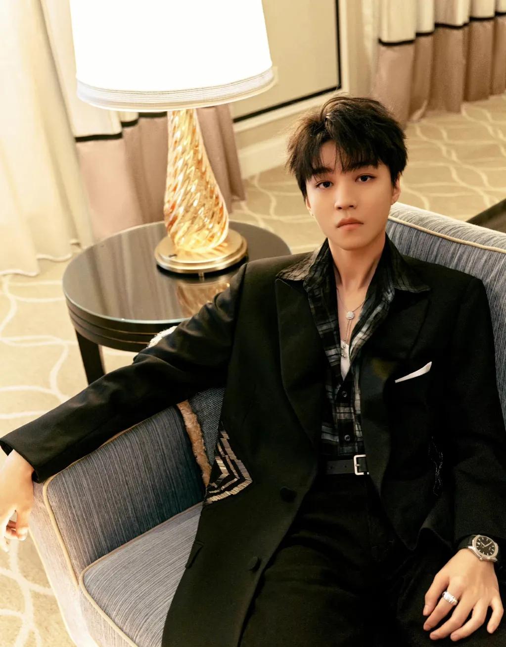 Inspired by People's Daily Online's comment on Yu Jingtian, Wang Junkai became the number one ...