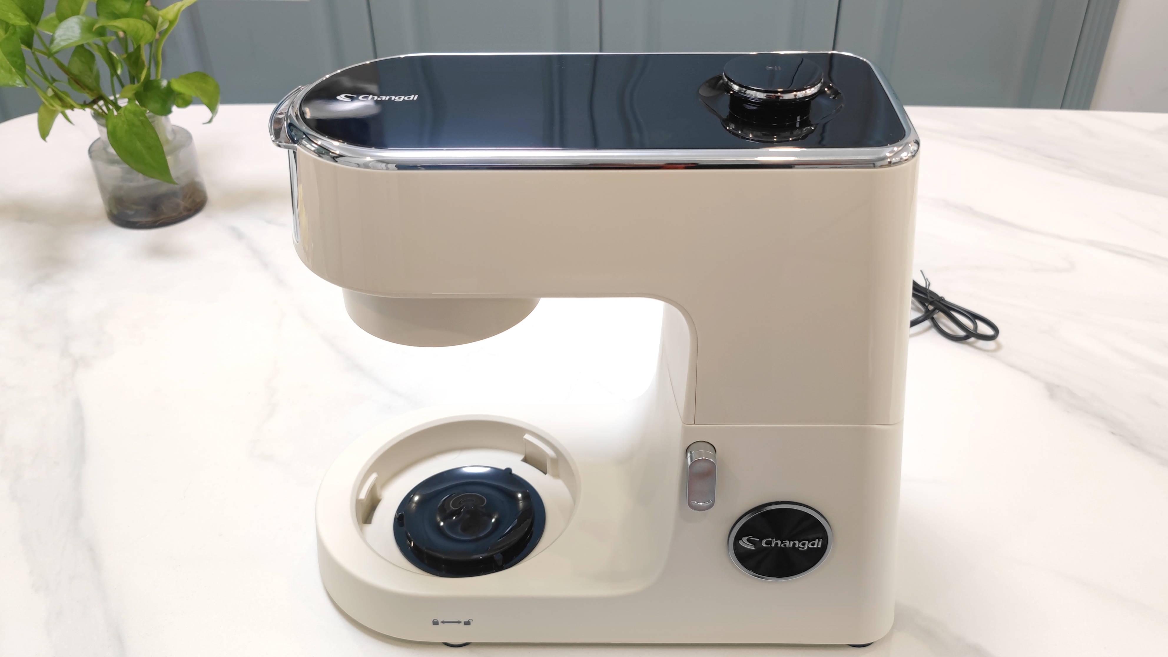 The Chang Emperor Penguin top chef machine makes private home-level ...