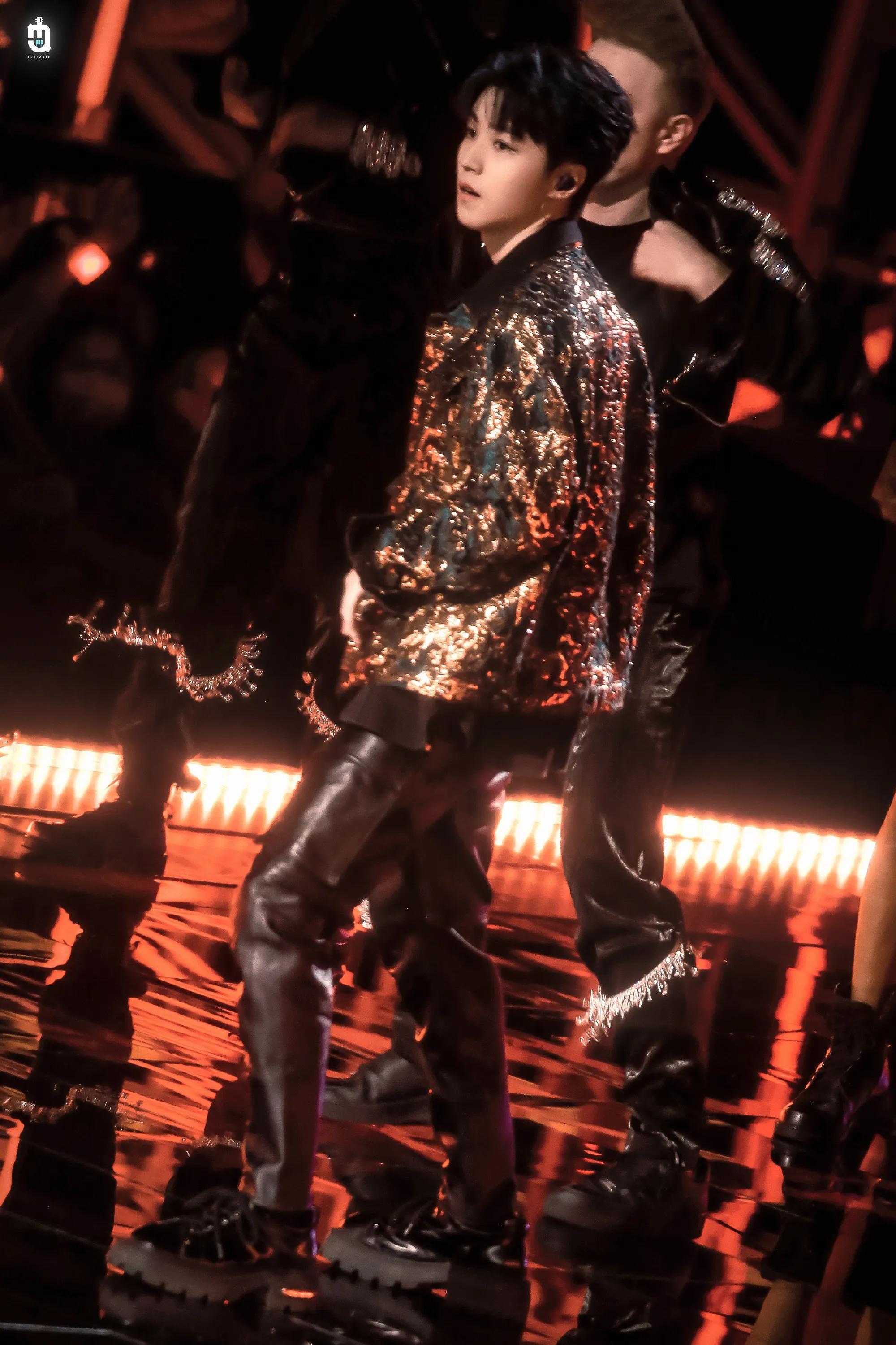 Hunan Satellite TV's New Year's Eve party lip-syncing, as a Hunanese, I ...