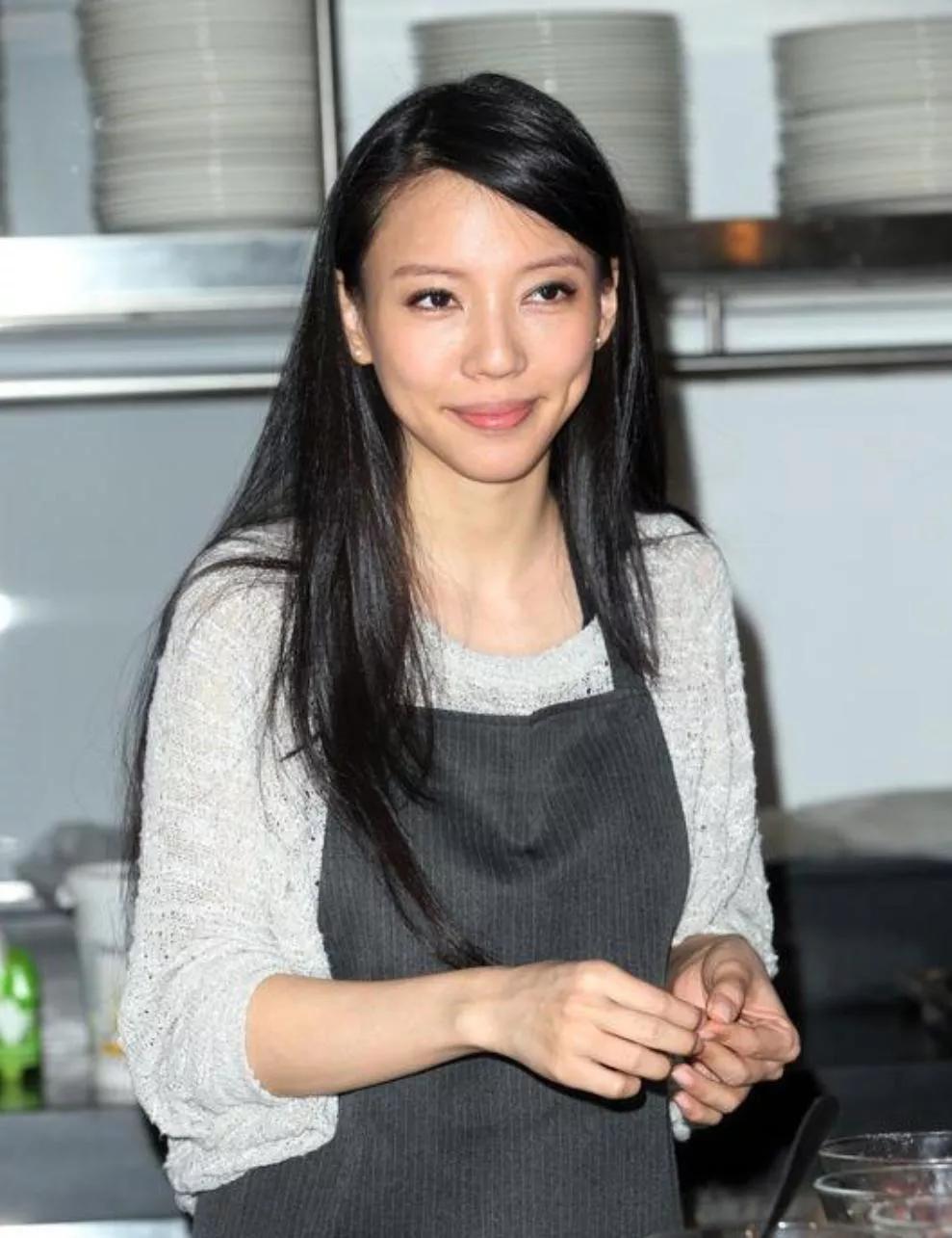 The Emotional World of Lee Jinglei - iNEWS