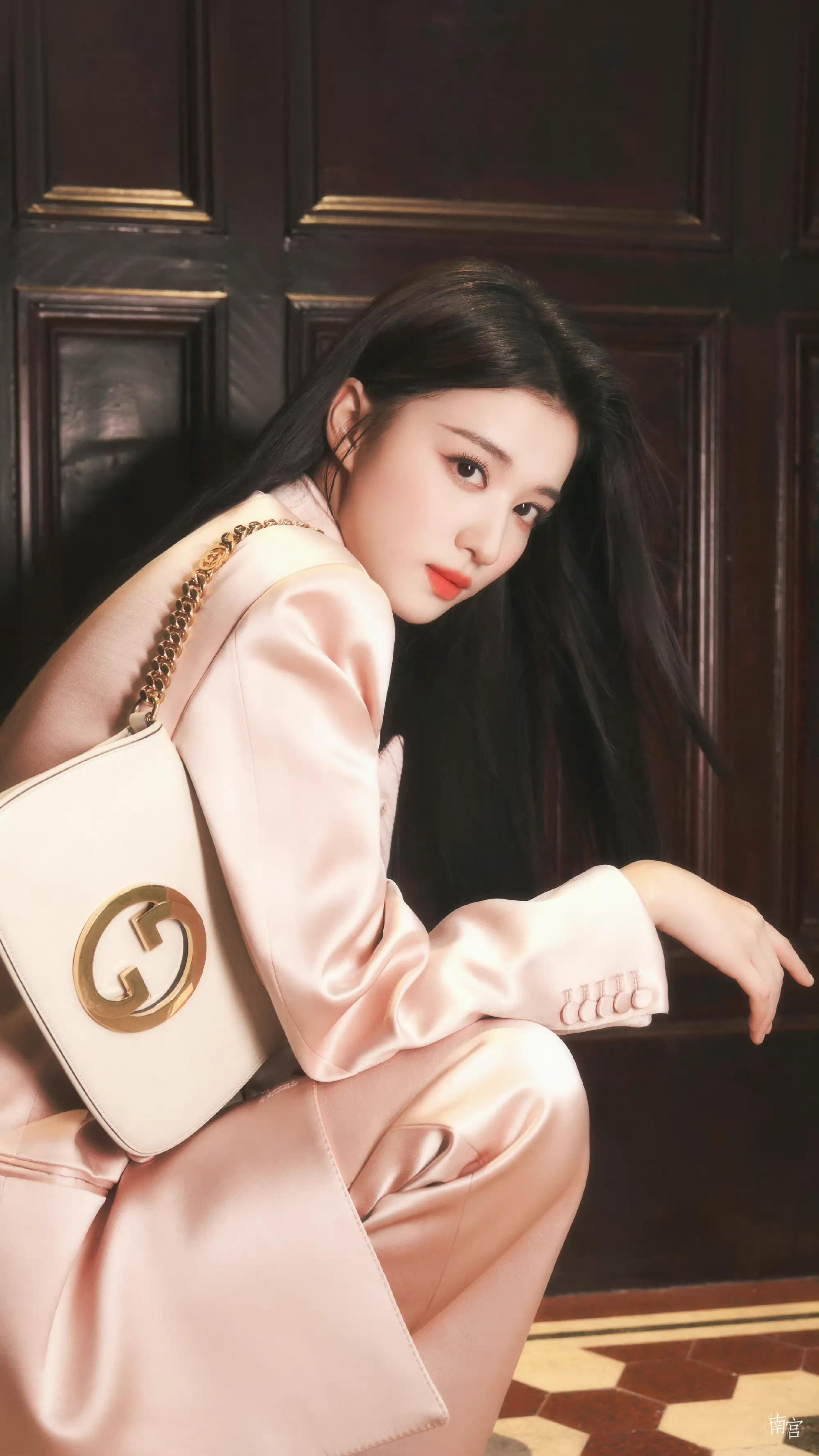 Beautiful picture of Wang Churan - iNEWS