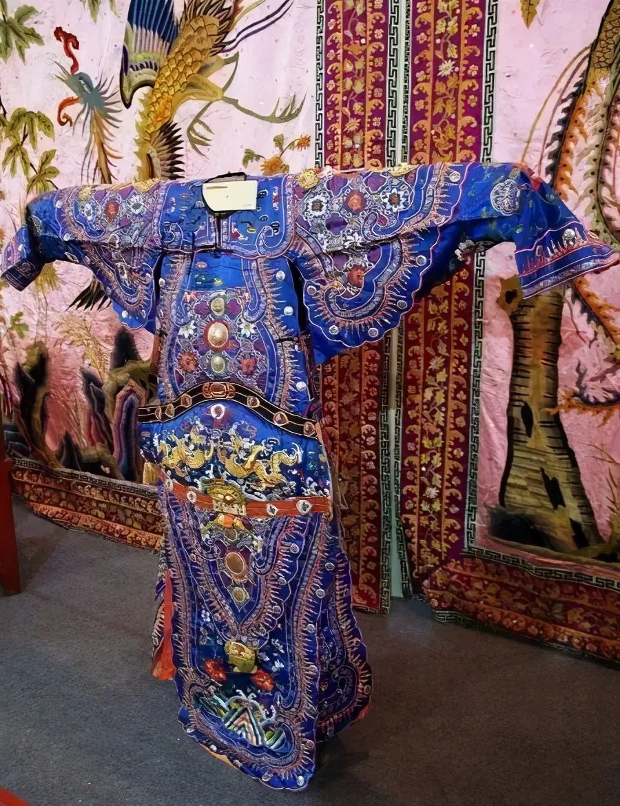 Reveal the secret, how expensive is the python robe that Guo Degang ...