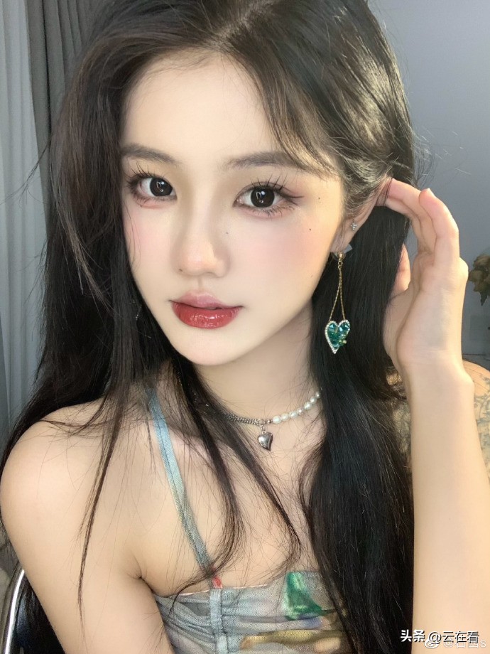 Net red beauty Miss Shi Qian's charming photo appreciation, so ...