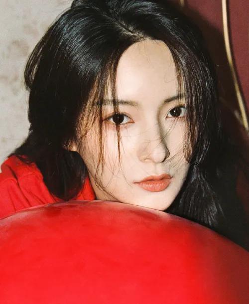 Sun Anke's personality photo is full of cool and retro texture - iNEWS