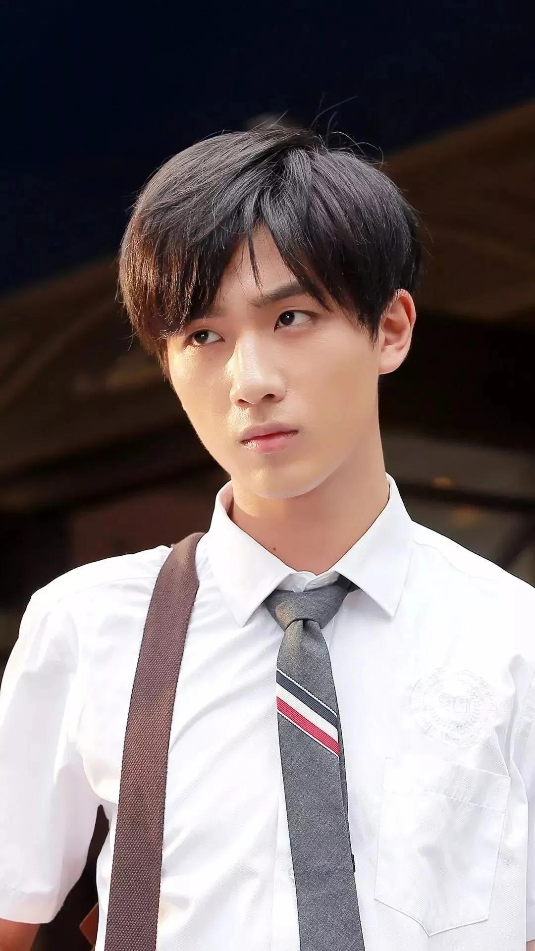 Star series wallpaper ~ Li Hongyi - iNEWS