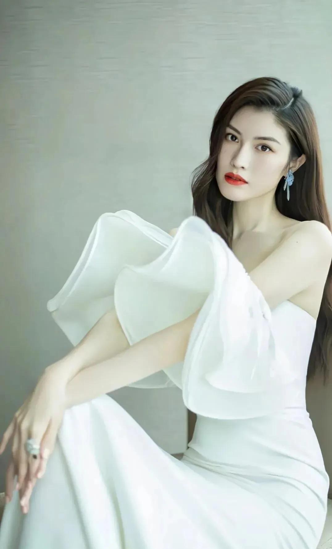 何穗，氣質優雅的超模 - 資訊咖