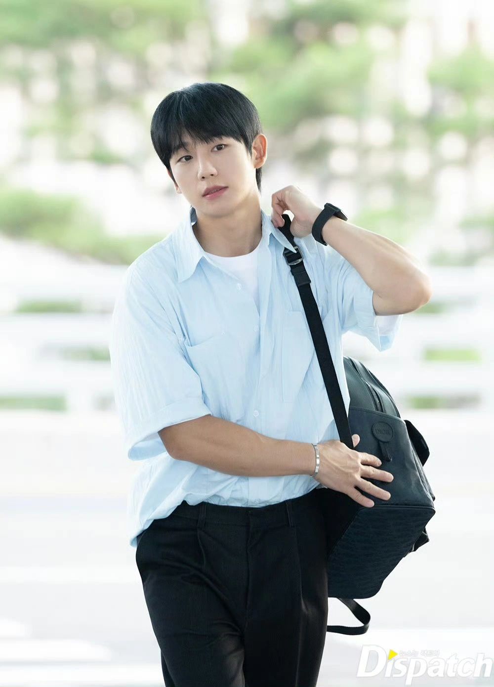 35-year-old Ding Haiyin, today's departure photo is too young and male ...