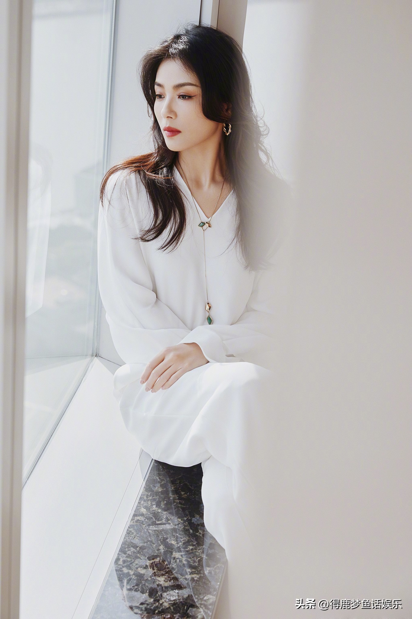 Liu Tao's white wide-leg pants shape, a proper "pure white goddess ...