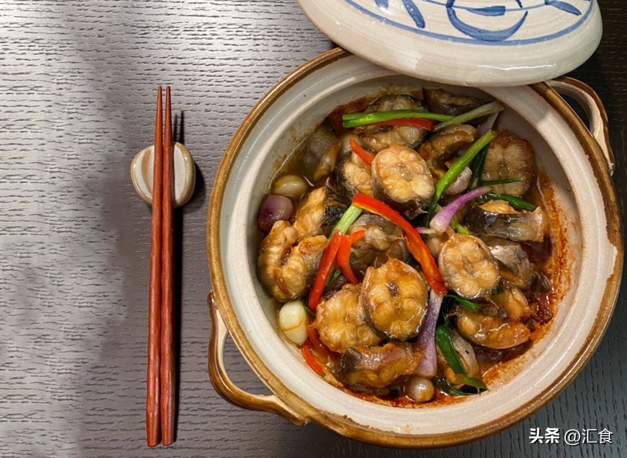 Baked Eel in Casserole, Duck Wing with Fragrant Pot, Fish-flavored Wild ...