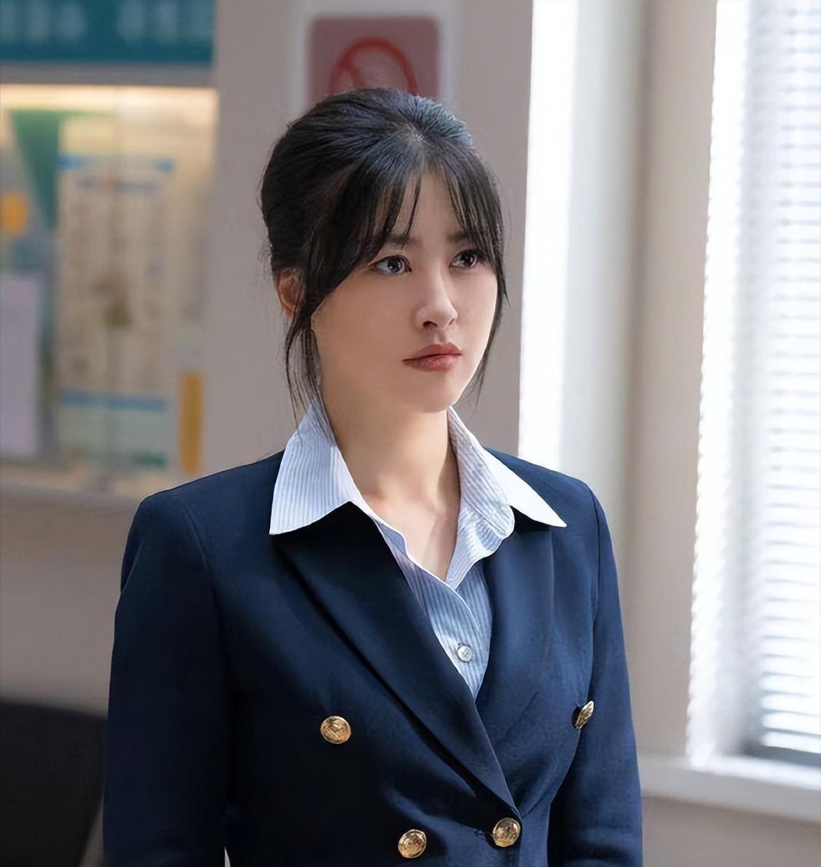 From the experience of Cai Xiaolei and Zhu Xinxin in "Ordinary Road" to see the three views that ...