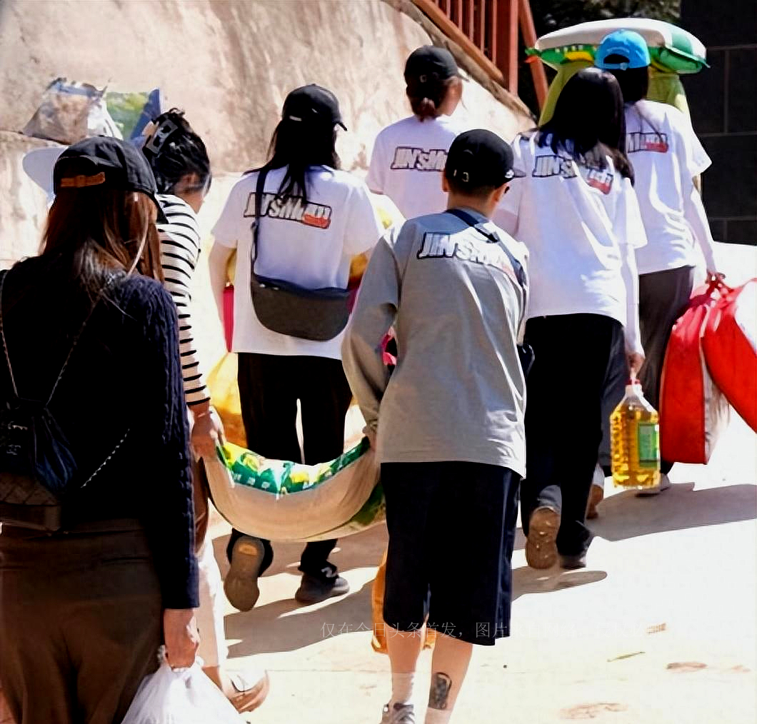 Cui Jinshai took an intimate photo with Li Leyou, and the position of ...