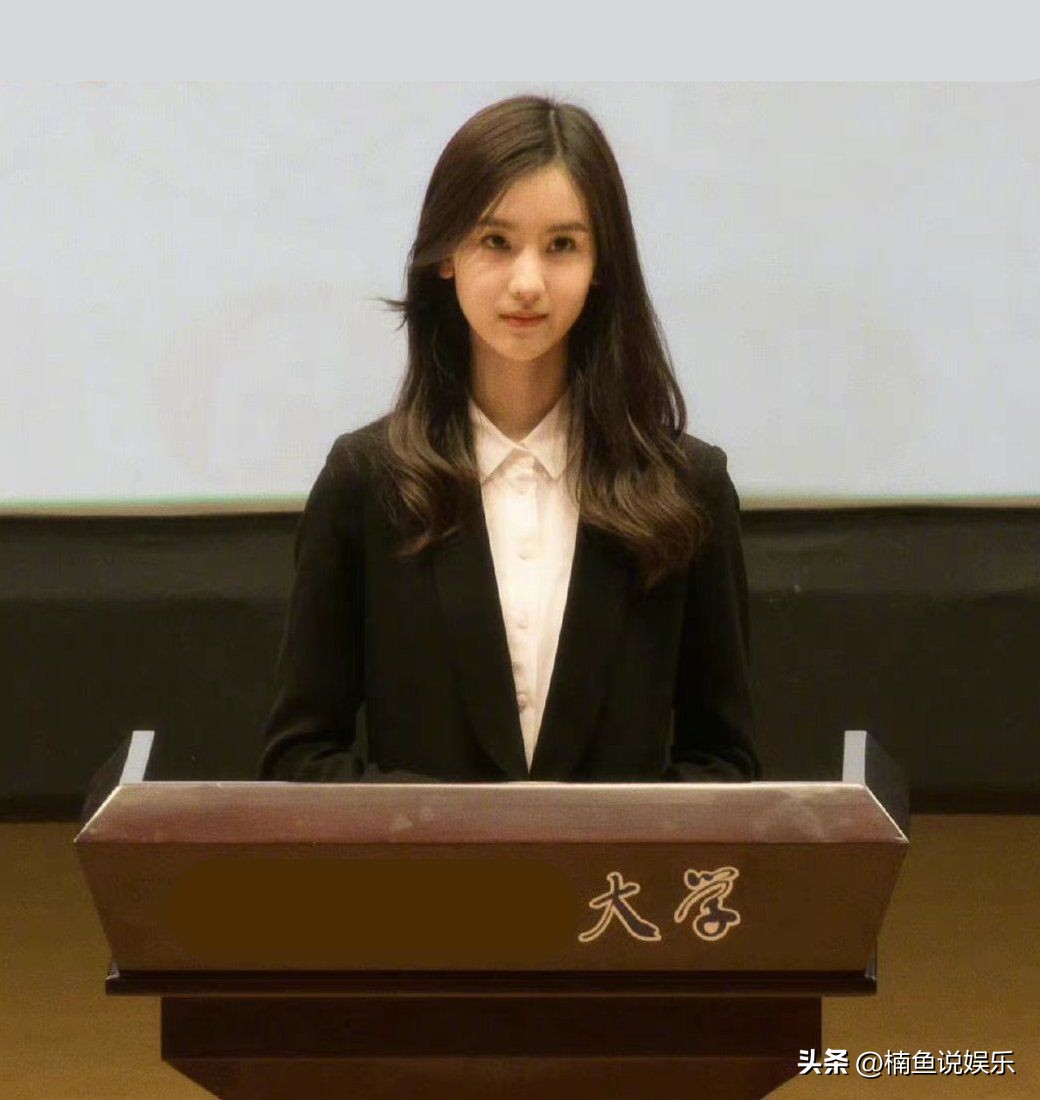 Chen Duling was so pure when he debuted! With long hair fluttering and ...