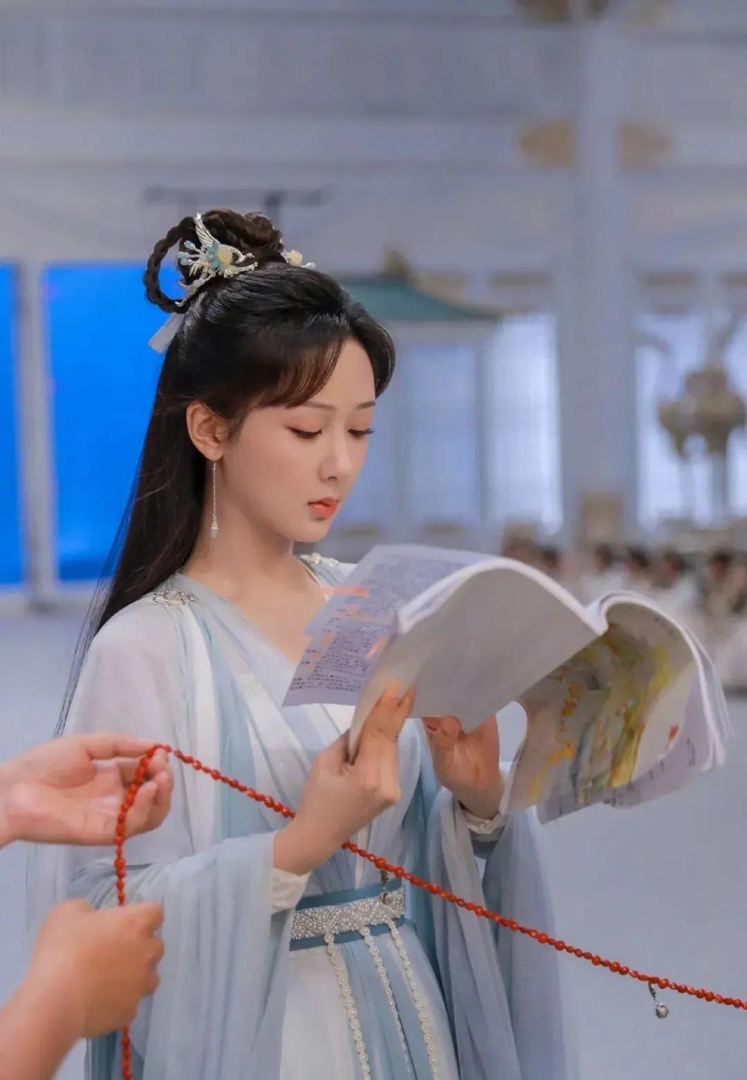 Yang Zi's beautiful pictures - iNEWS