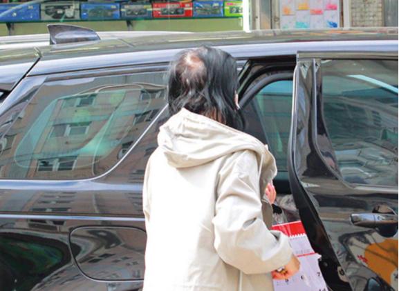 The 56-year-old Hong Kong star has severe hair loss, her hair is sparse ...