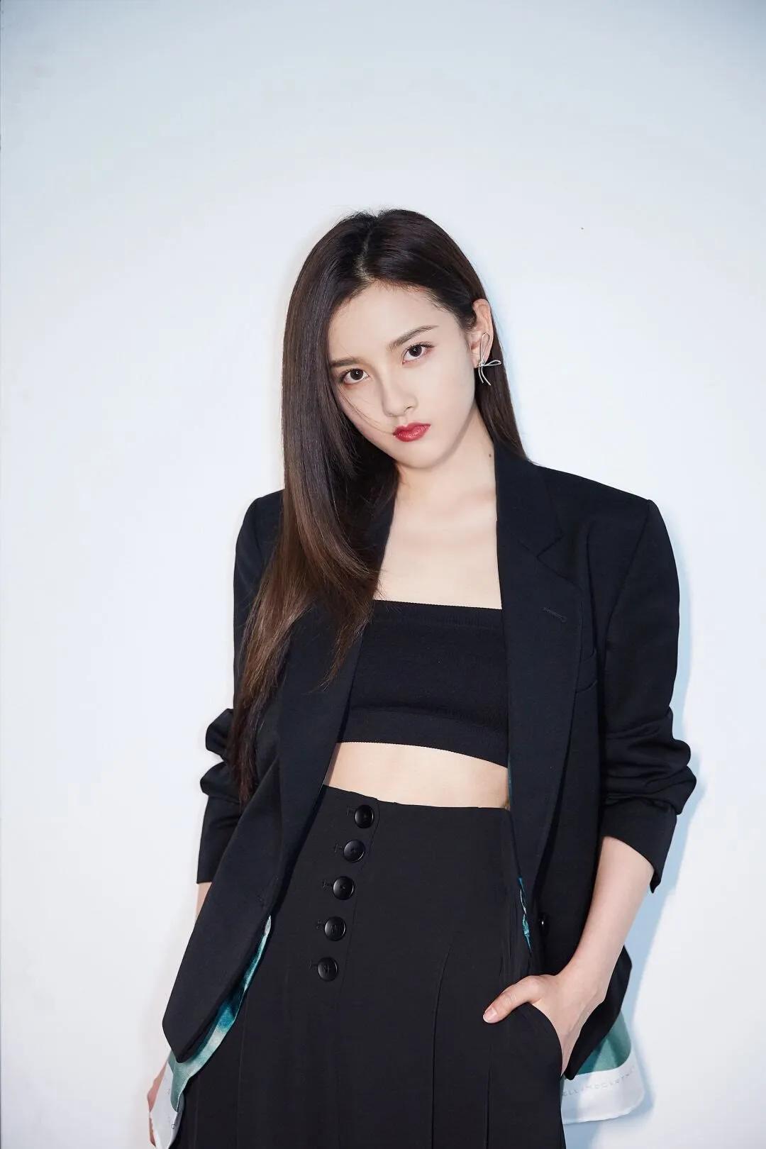 Song Zuer, she has stars in her eyes - iNEWS