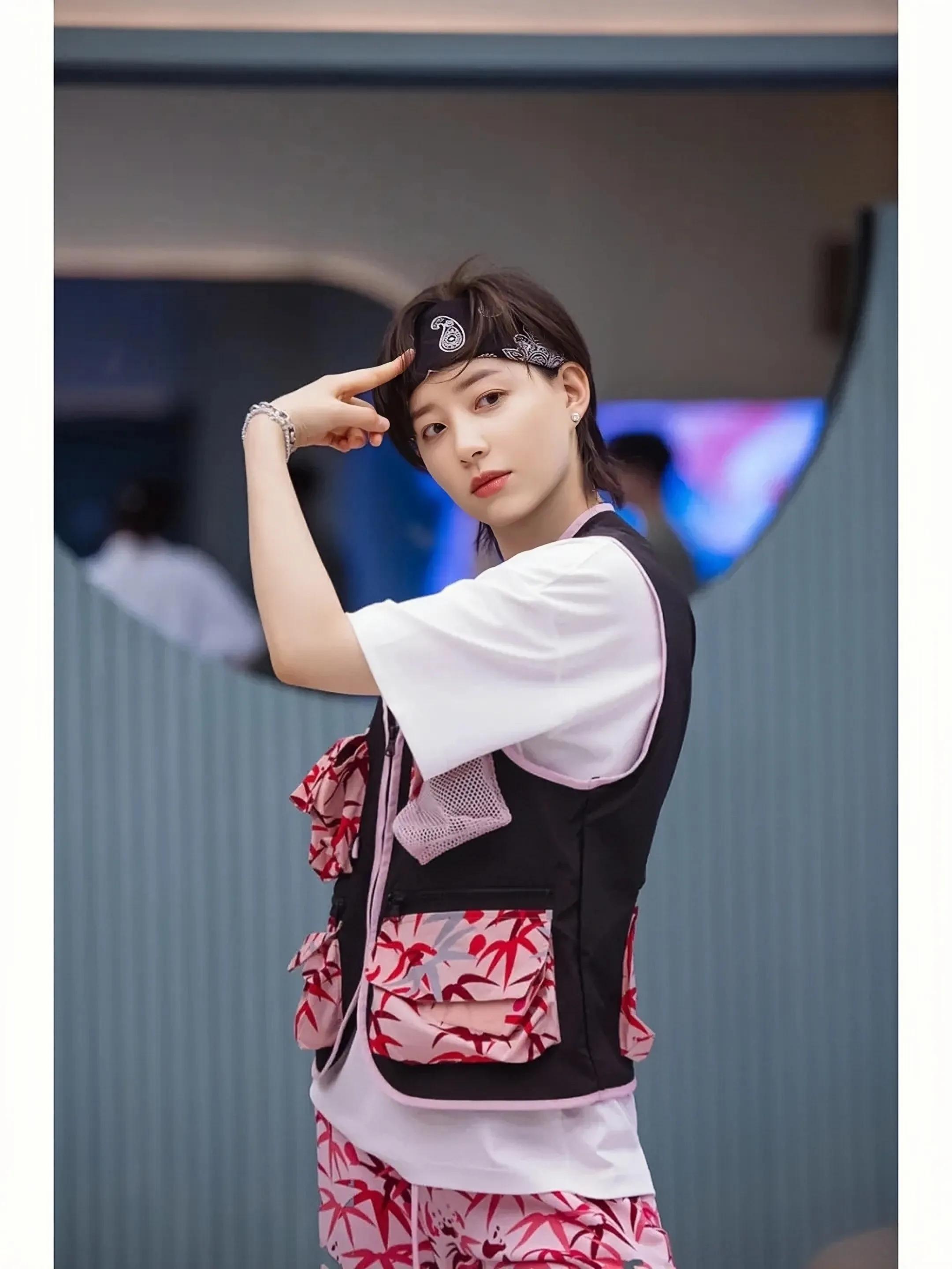 Li Sidani: It is also a neutral style, why can't I replicate Li Yuchun ...