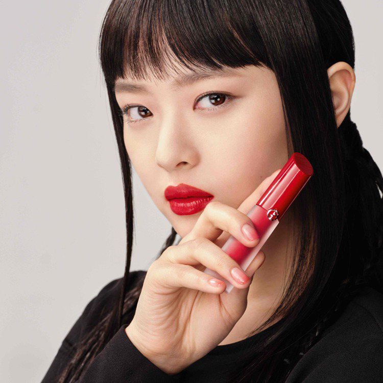 Replace Shu Qi! NewJeans Hanni reveals favorite Armani color number - iNEWS
