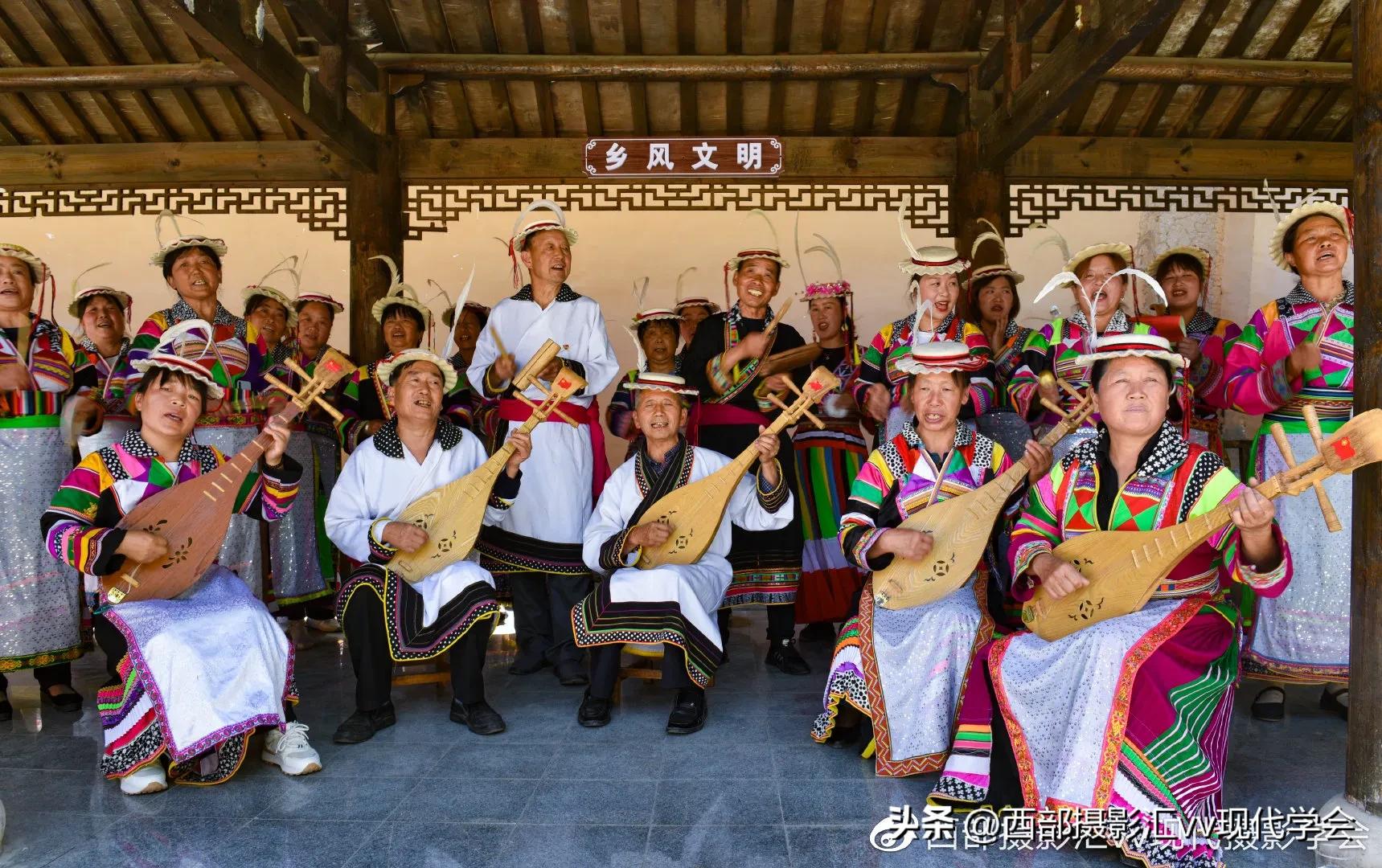 Baima Tibetan National Costumes - iNEWS