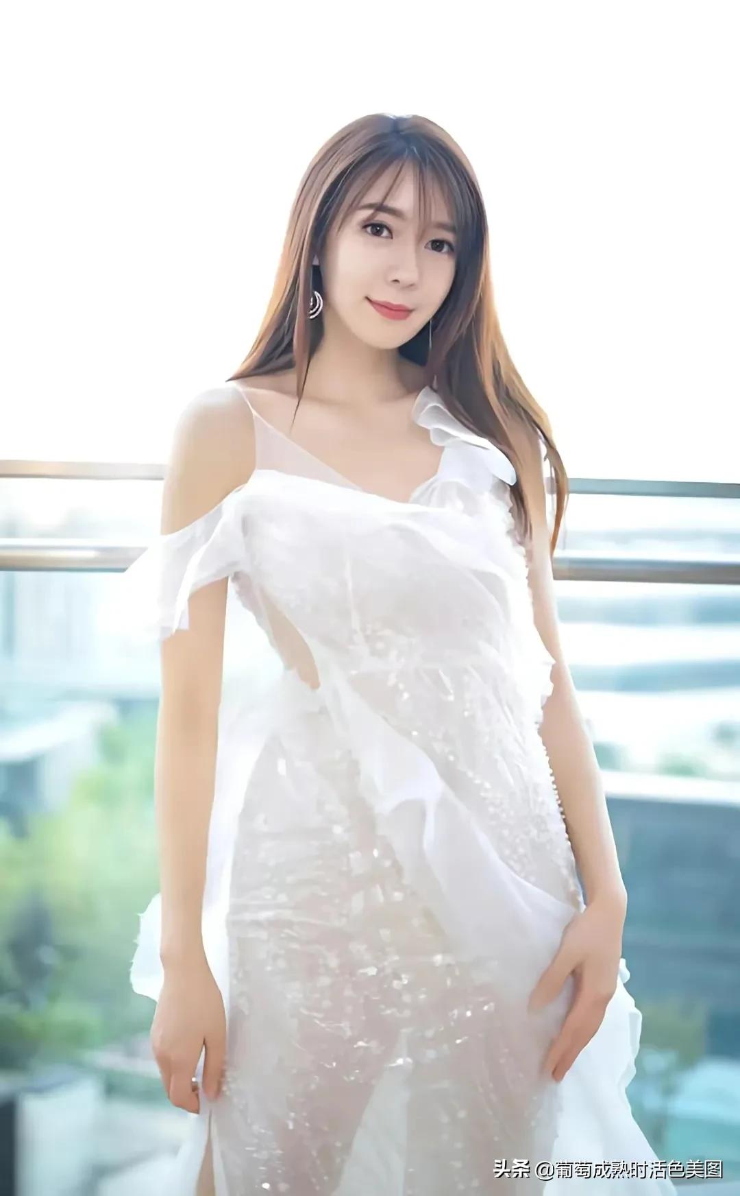 Beautiful and moving: Zhou Weitong - iNEWS