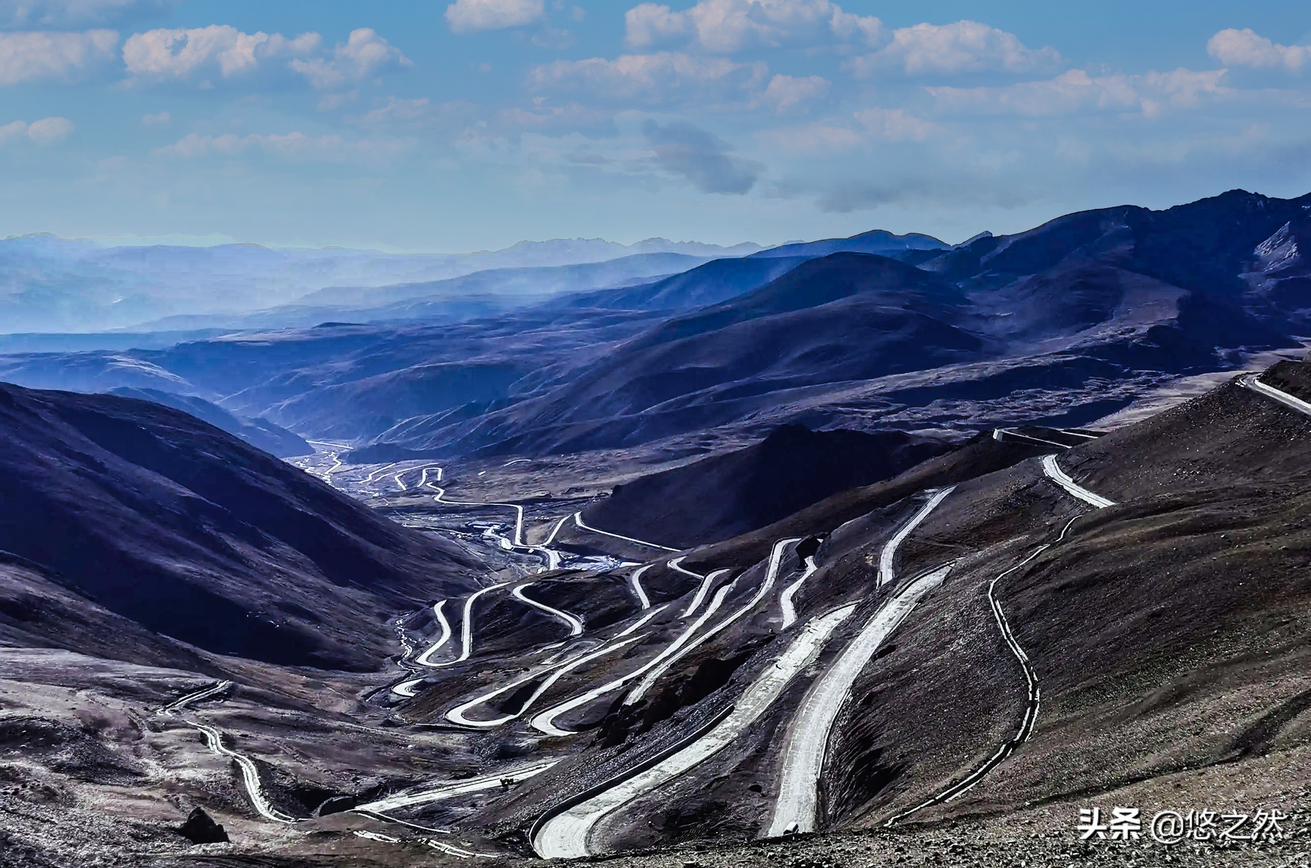 The two high mountain passes that lie on the long road to Mount Everest ...