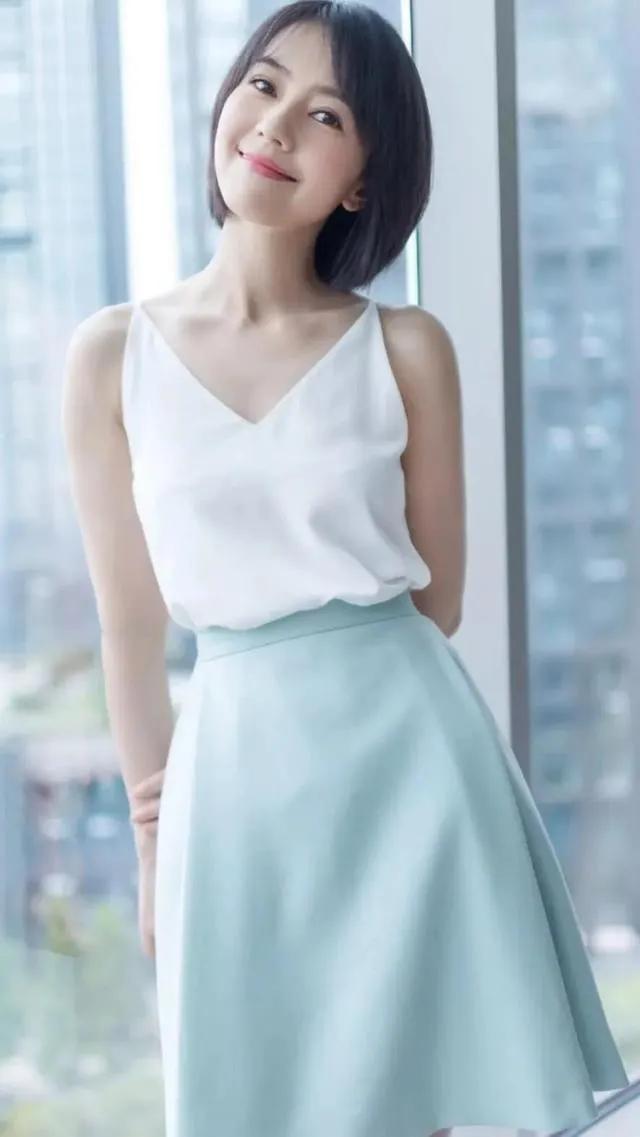Star wallpaper beauty picture - Gao Yuanyuan issue 741 - iNEWS