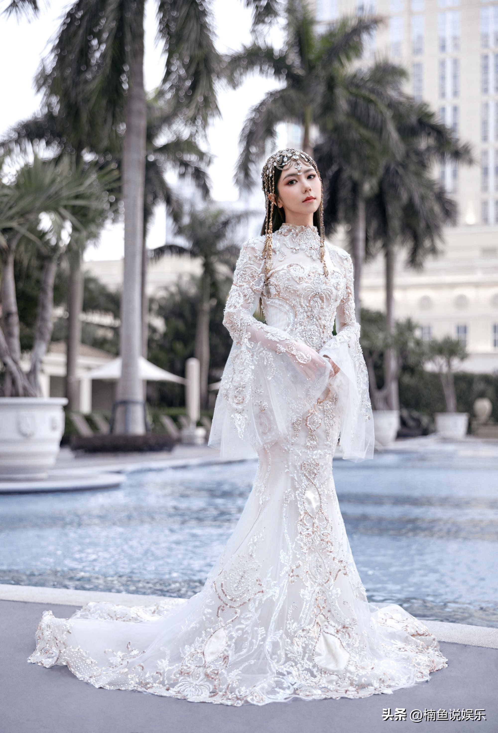 Deng Ziqi was finally glamorous once, dressed up as an exotic princess ...