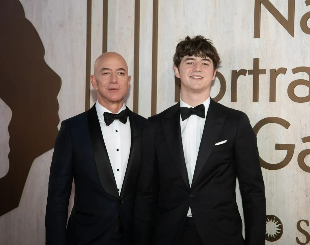 Hunan girl was adopted by Amazon boss Bezos - iNEWS