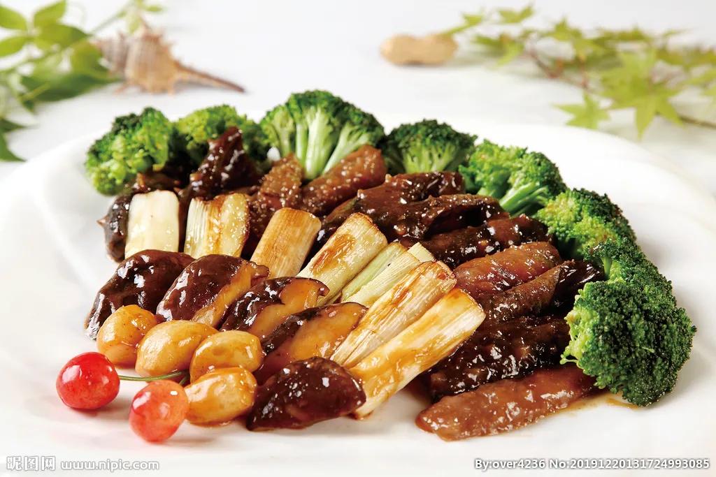 Classic Shandong cuisine sea cucumber with green onion - iNEWS