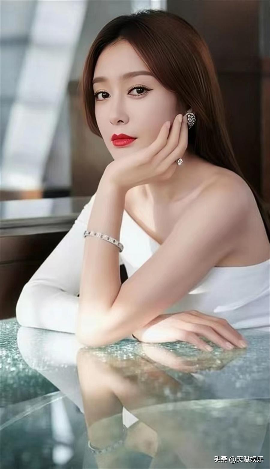 Actress and singer Qin Lan's photo album "Fourteen" - iNEWS