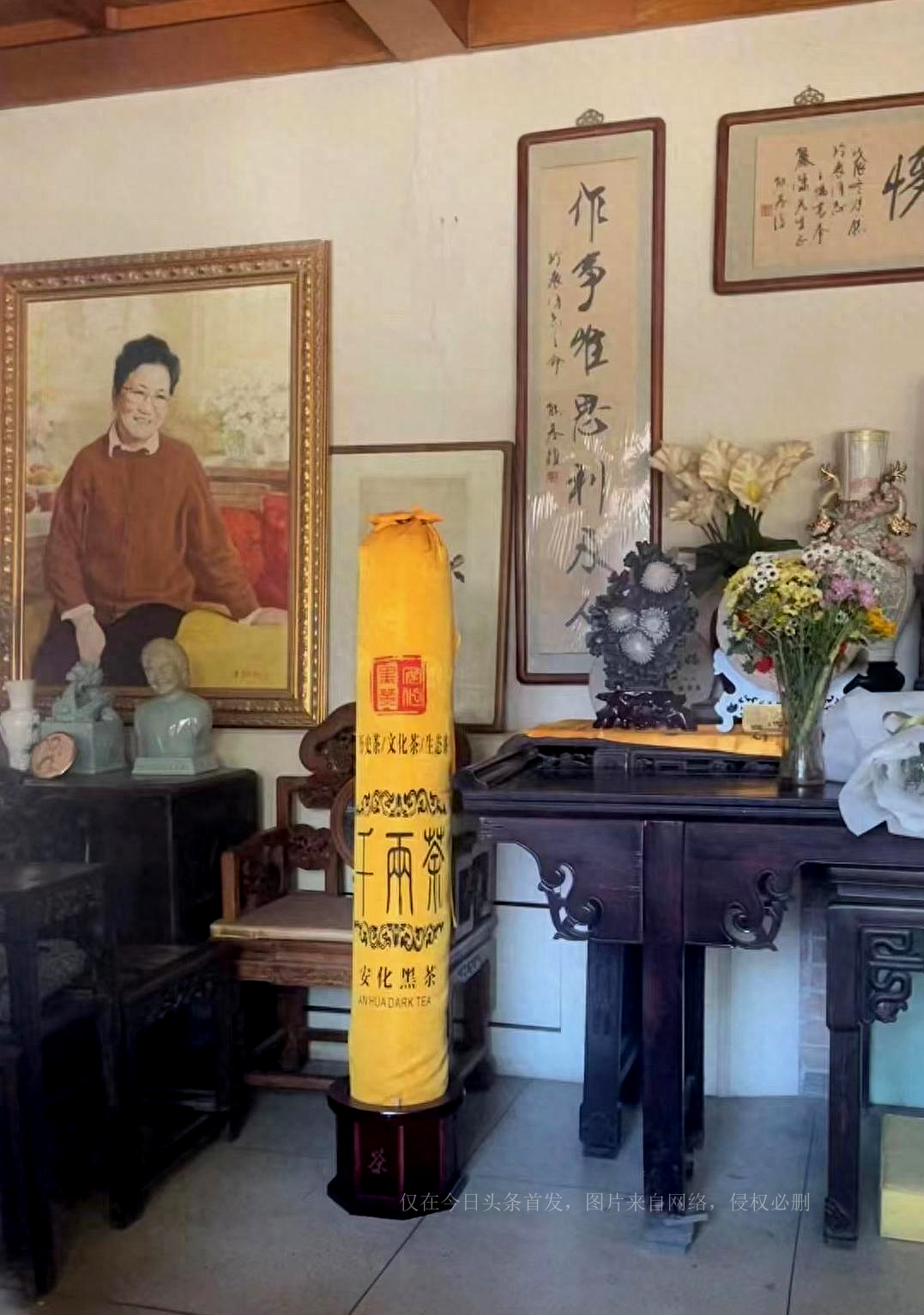 Zhao Lirong's son made a rare appearance. He returned to his former residence to mourn his ...
