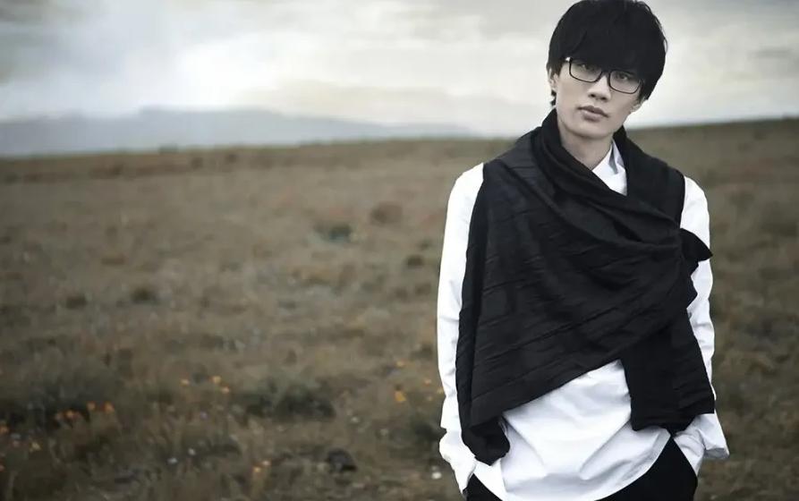 Genuine gentleman or "false prudence"? It was revealed on the Internet ...