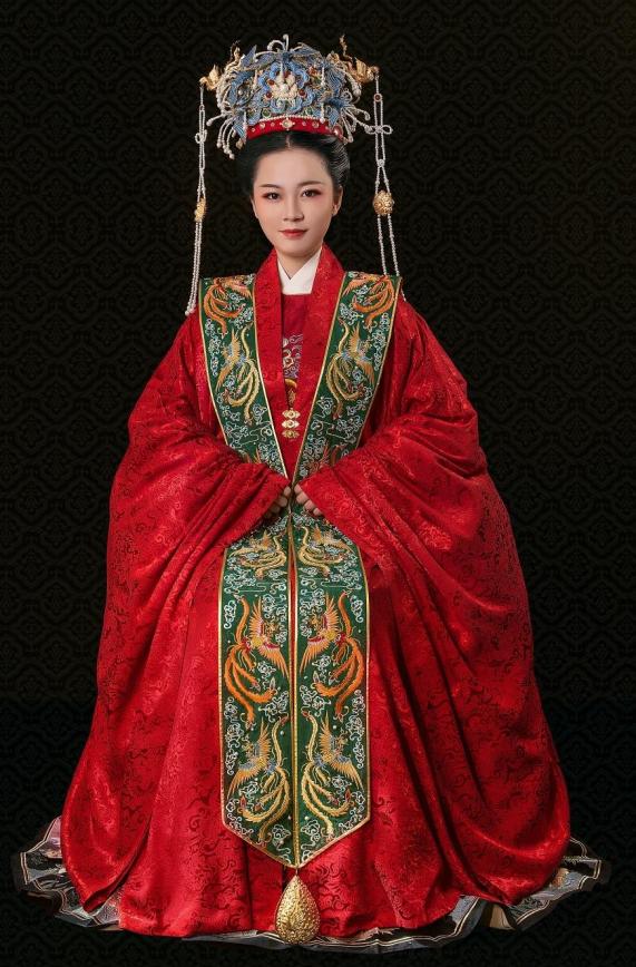 Is phoenix crown and rosa a standard wedding dress?Empress Ma promises ...