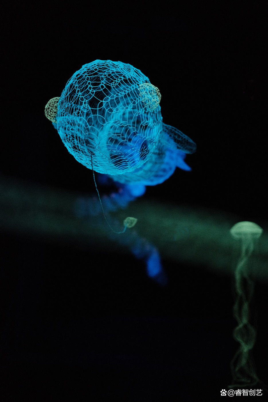 Artist Wang Xiaowen exhibited nine copper wire sculptures of marine ...