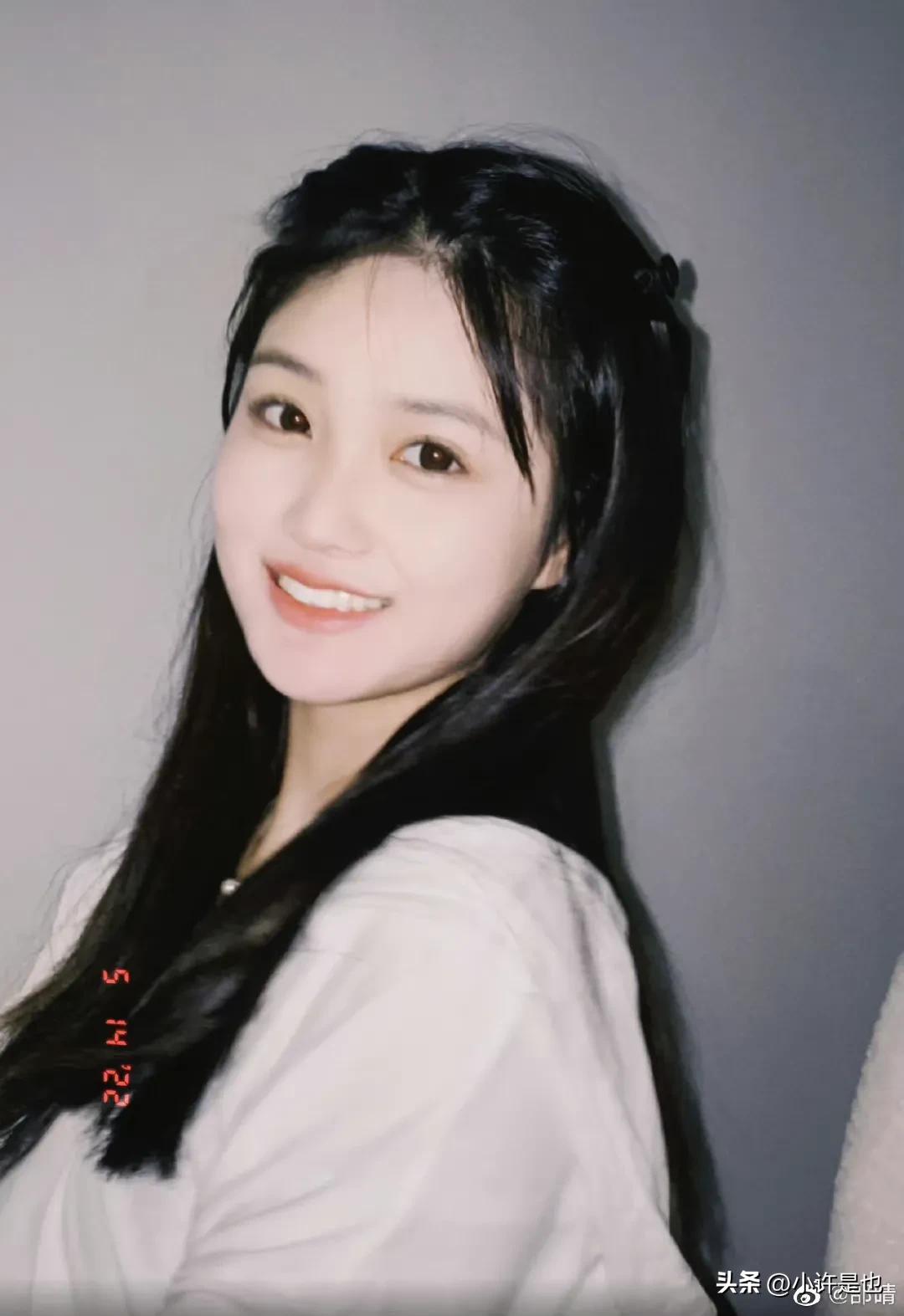 Shao Qing, 21, looks sweet and pure, 14 years younger than Zhang Jiani ...