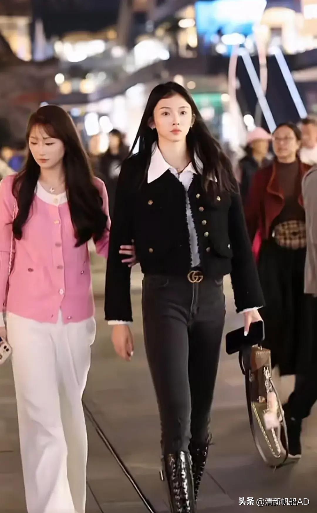 Wu Yanni appeared on Chengdu Internet Celebrity Street, elegant ...