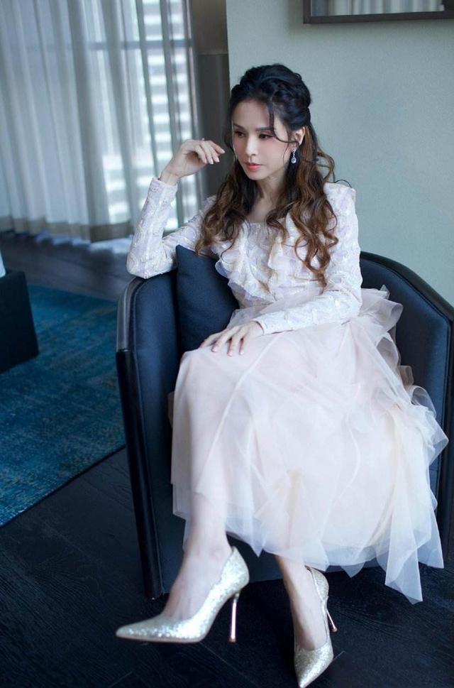 Li Ruotong took beautiful photos of Hanfu, and she was full of fairy ...