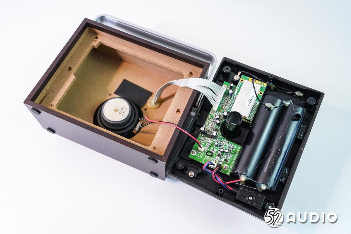 In-depth dismantling of Philips radio, equipped with digital display ...