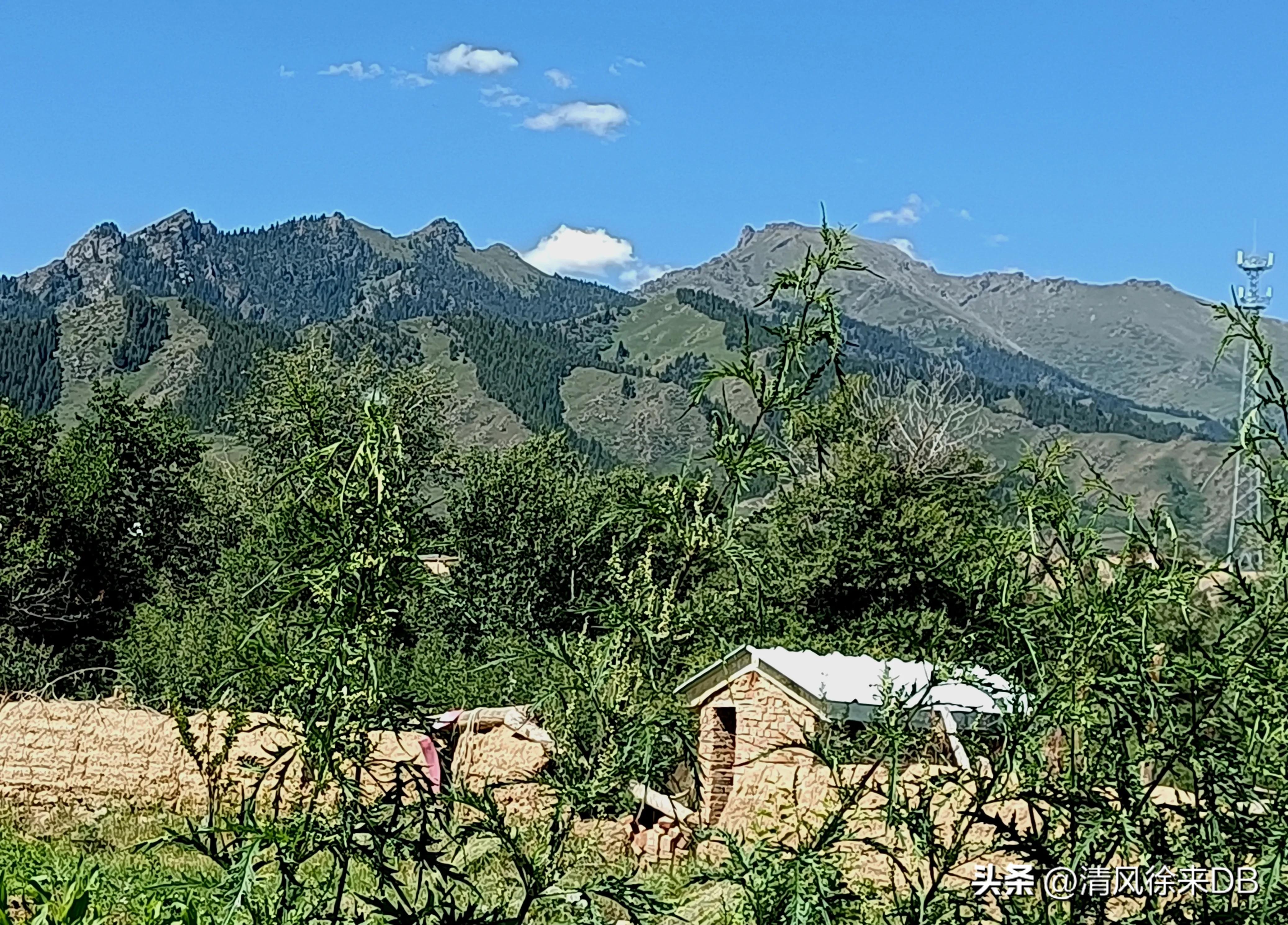 quiet mountain village - iMedia