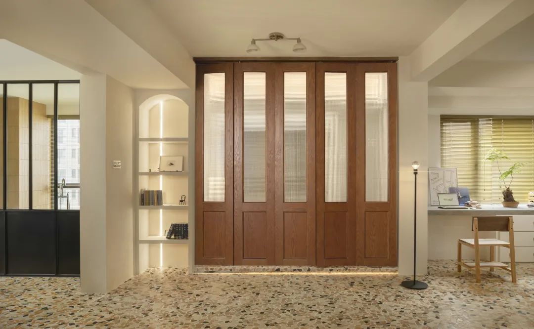 69 square meters of three bedrooms are converted into one bedroom, the ...