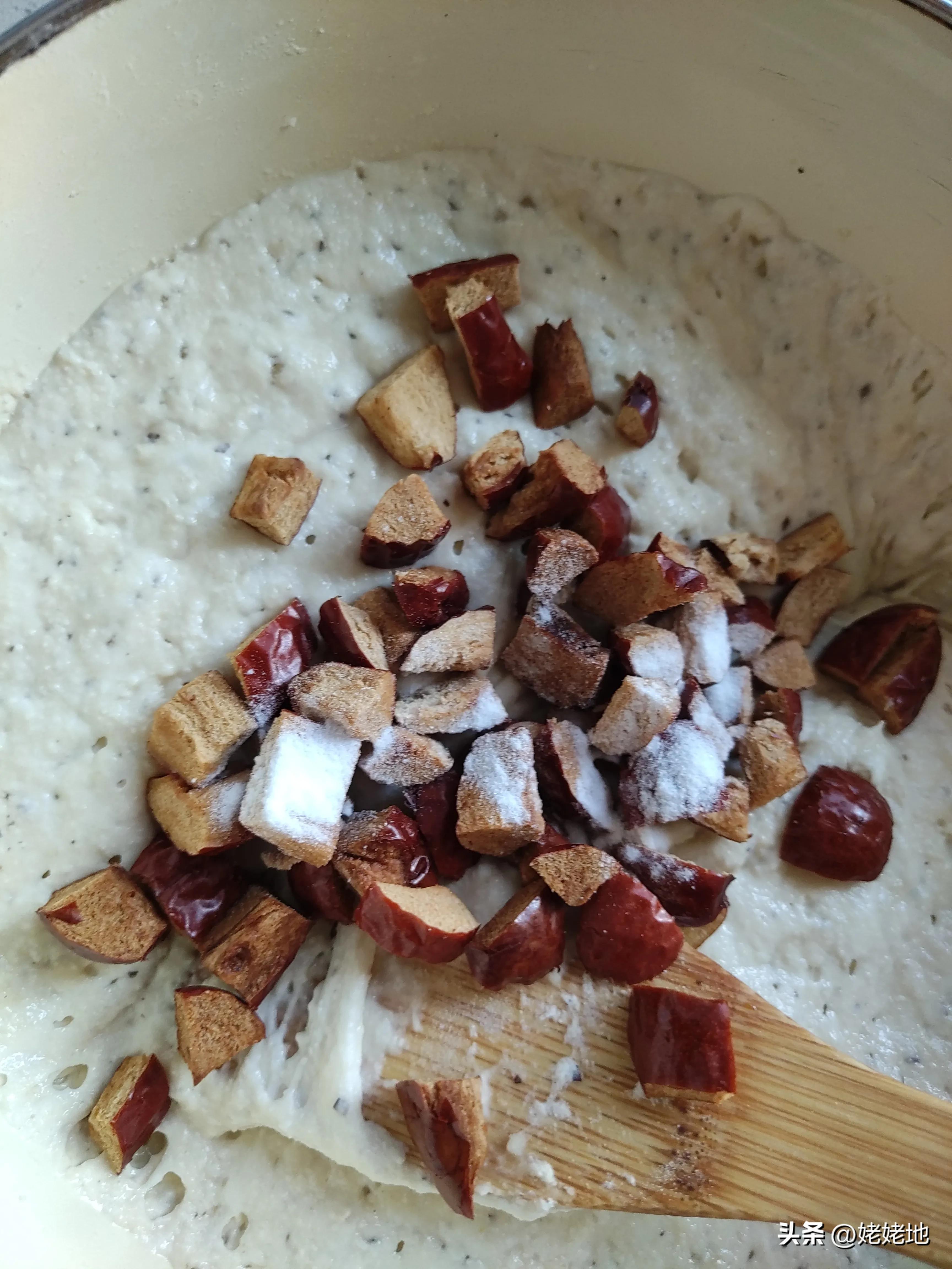 Add some flour to the bean curd dregs of cornmeal, add a handful of ...