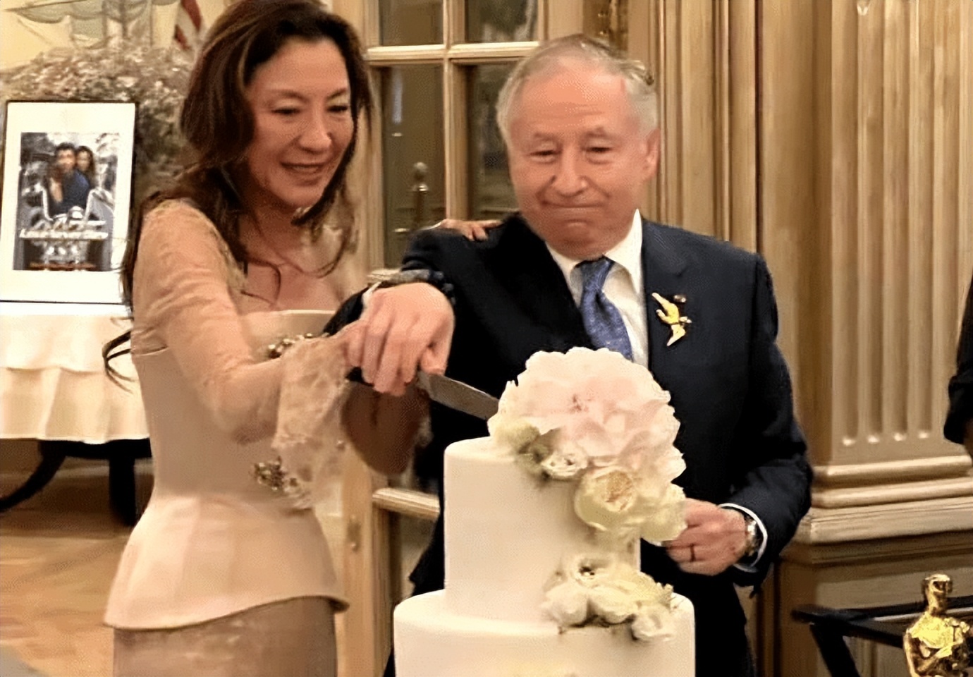Michelle Yeoh married a 77-year-old man on the 28th. The man has been ...