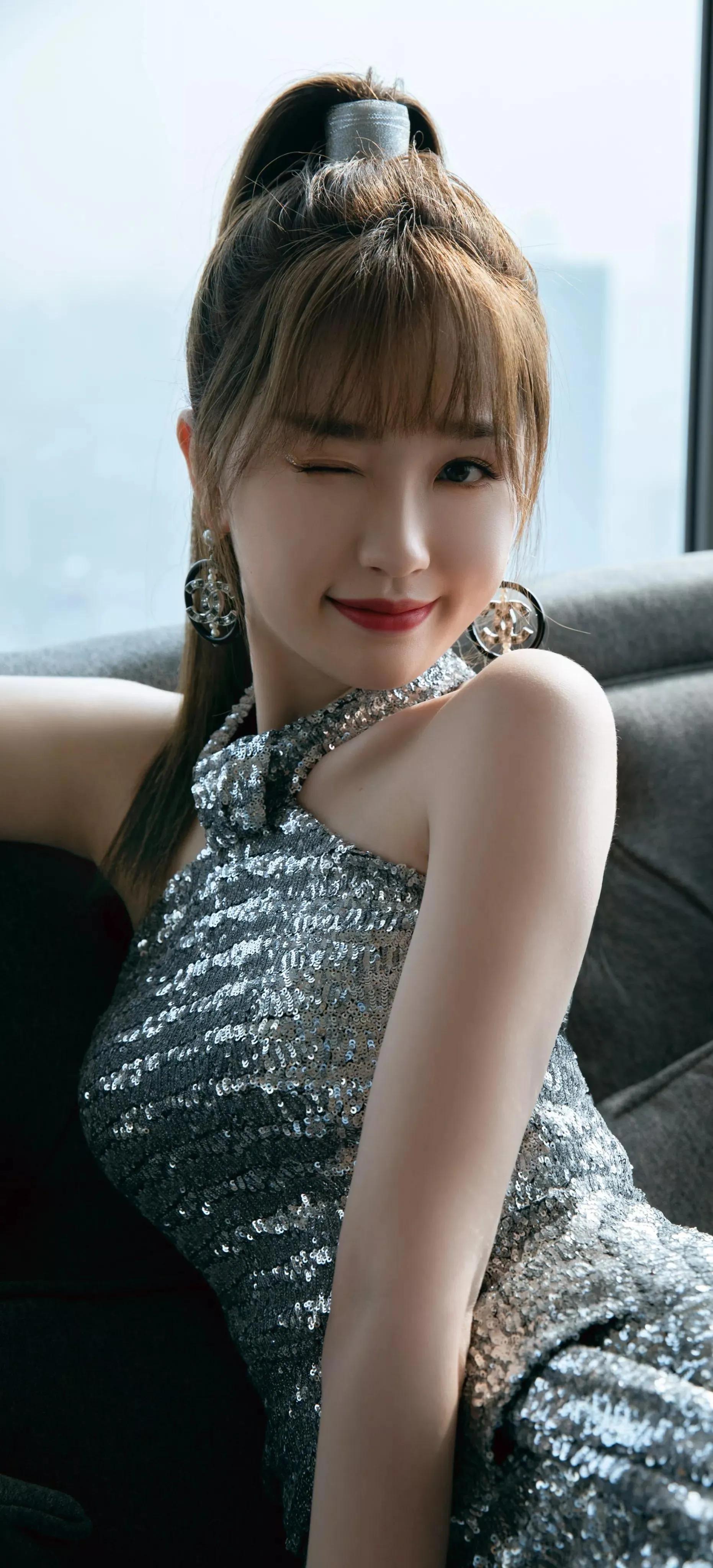 Rich and powerful daughter Yu Shuxin, her skin is white, tender and ...