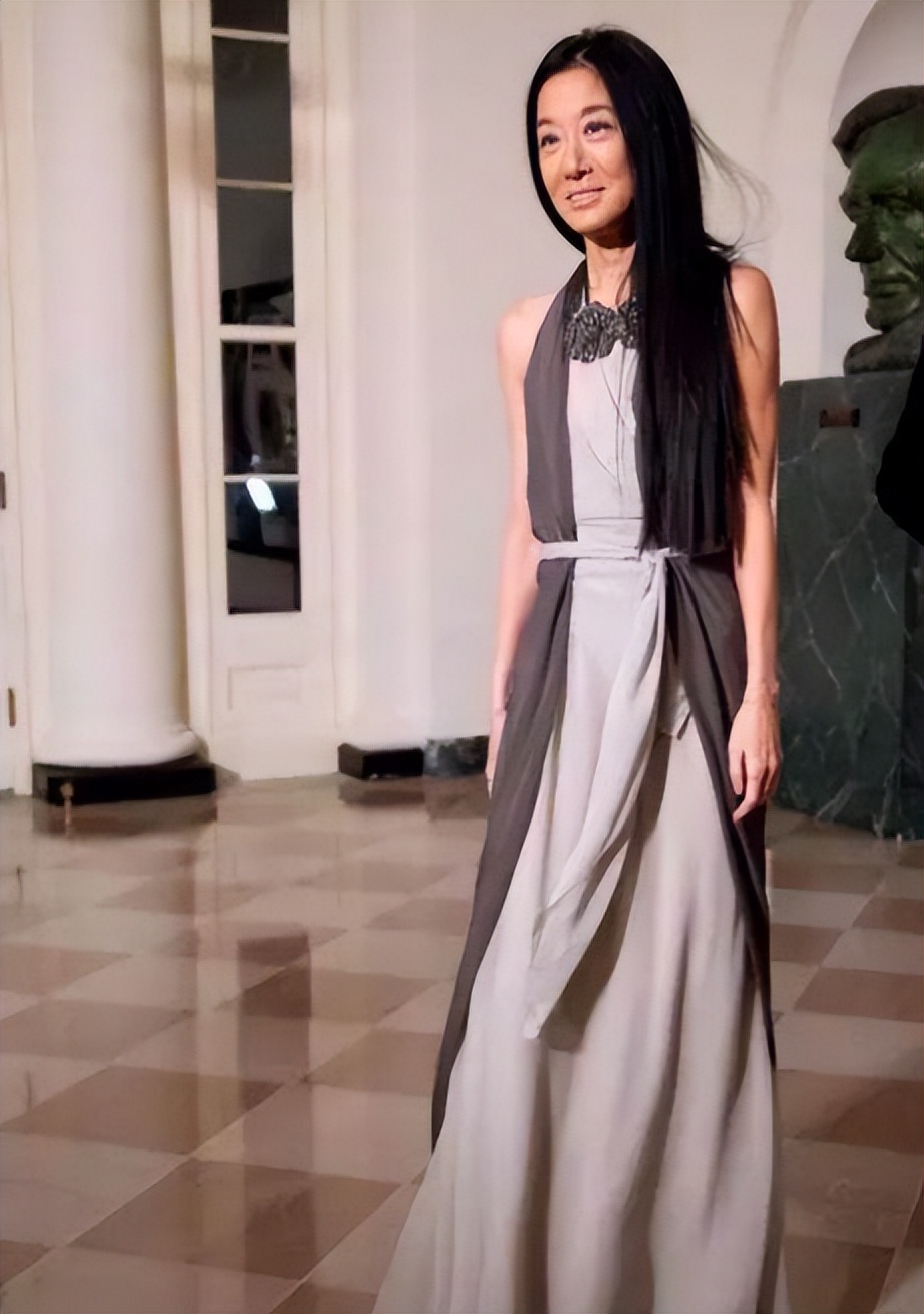 74-year-old Wang Weiwei attended the Oscars, revealing her true appearance: the girlish ...