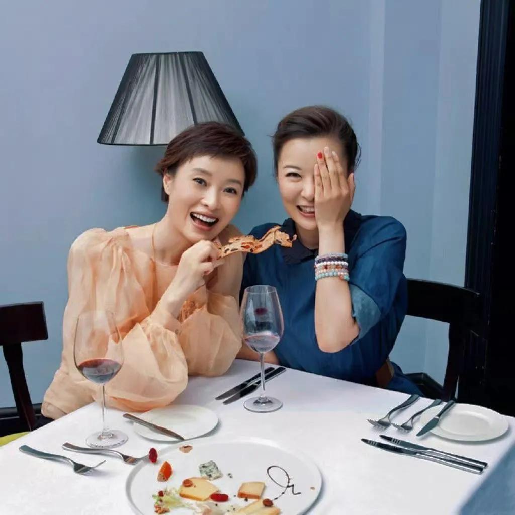 Wu Yue and Ke Lan are 50 years old. They are not afraid of eating ...