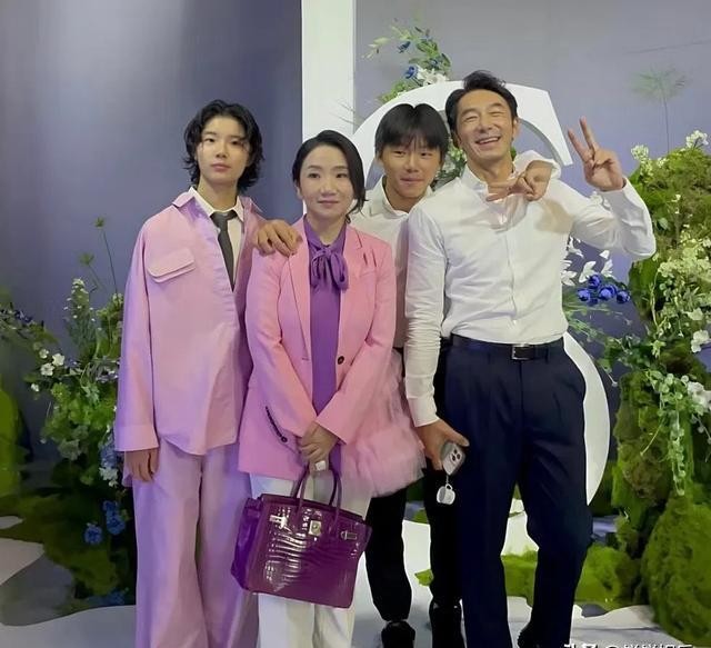 Jam Hsiao's wedding scene exposed, romantic kiss with Julia Lin ...