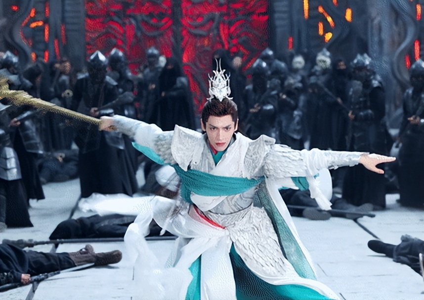 Fans brag about Luo Yunxi, dancing a 40-pound spear with one hand, even ...