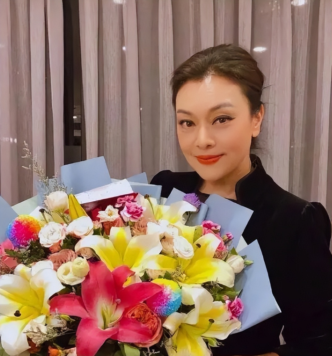 60-year-old Shi Ke settled in Switzerland and celebrated his mother's ...