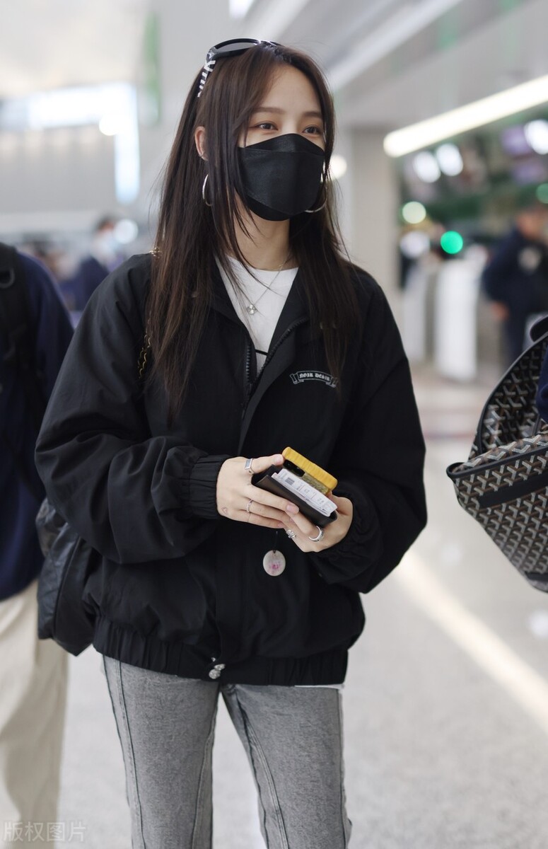 Meng Jia's simplicity and low profile - iNEWS