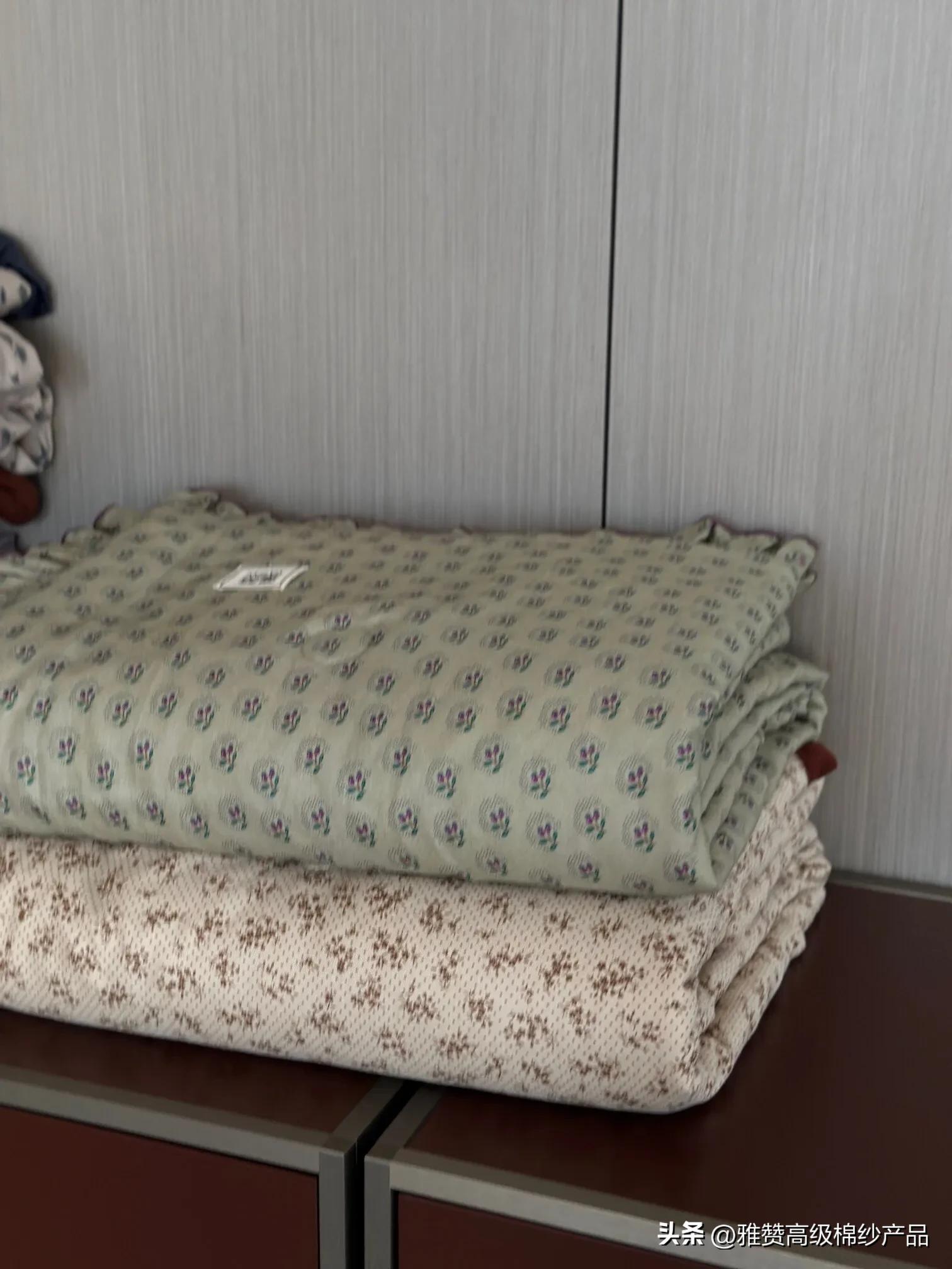 The delicate and fluffy double-layer yarn is skin-friendly and ...